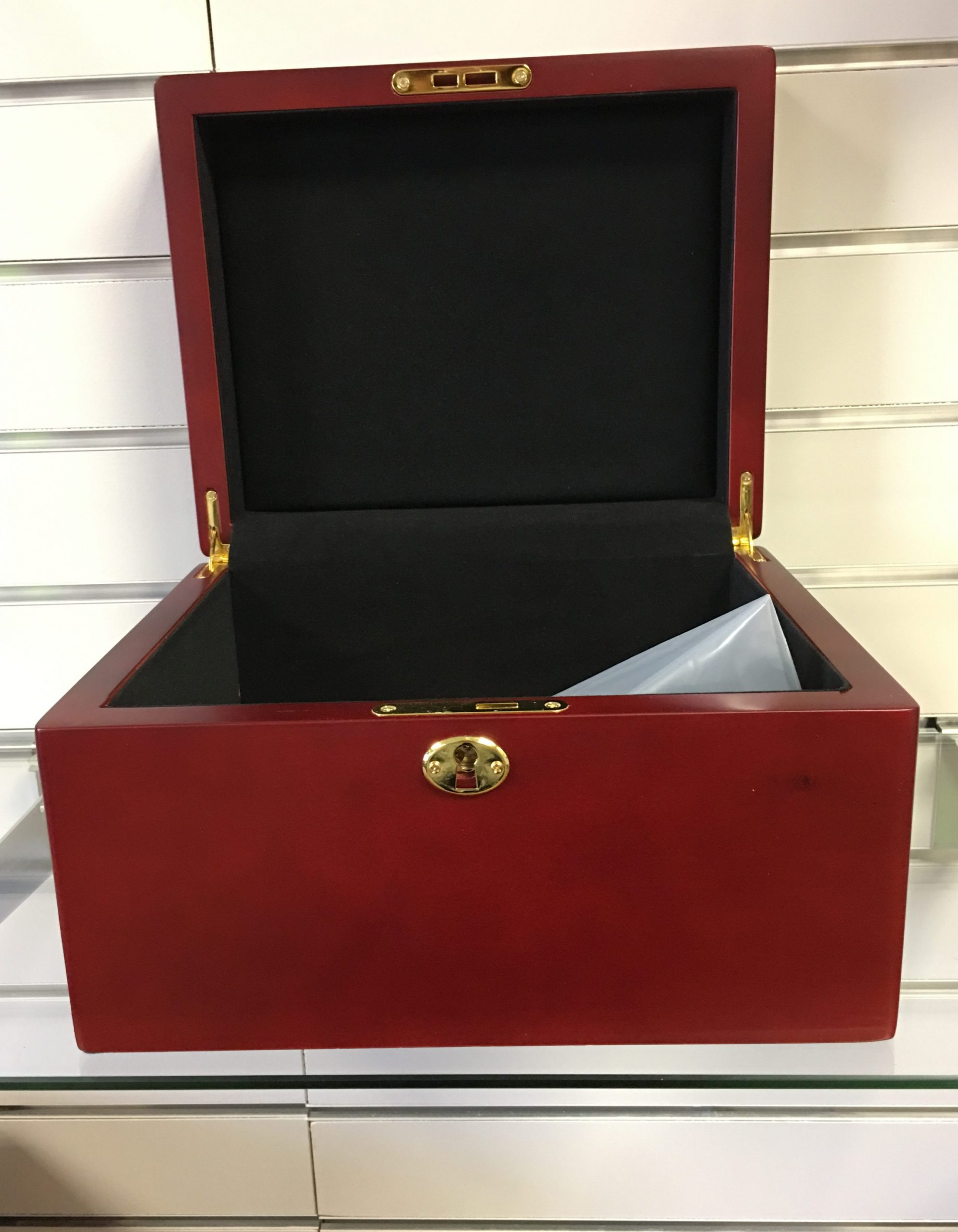 Arlington Remembrance Chest Urn – Lone Star Cremation
